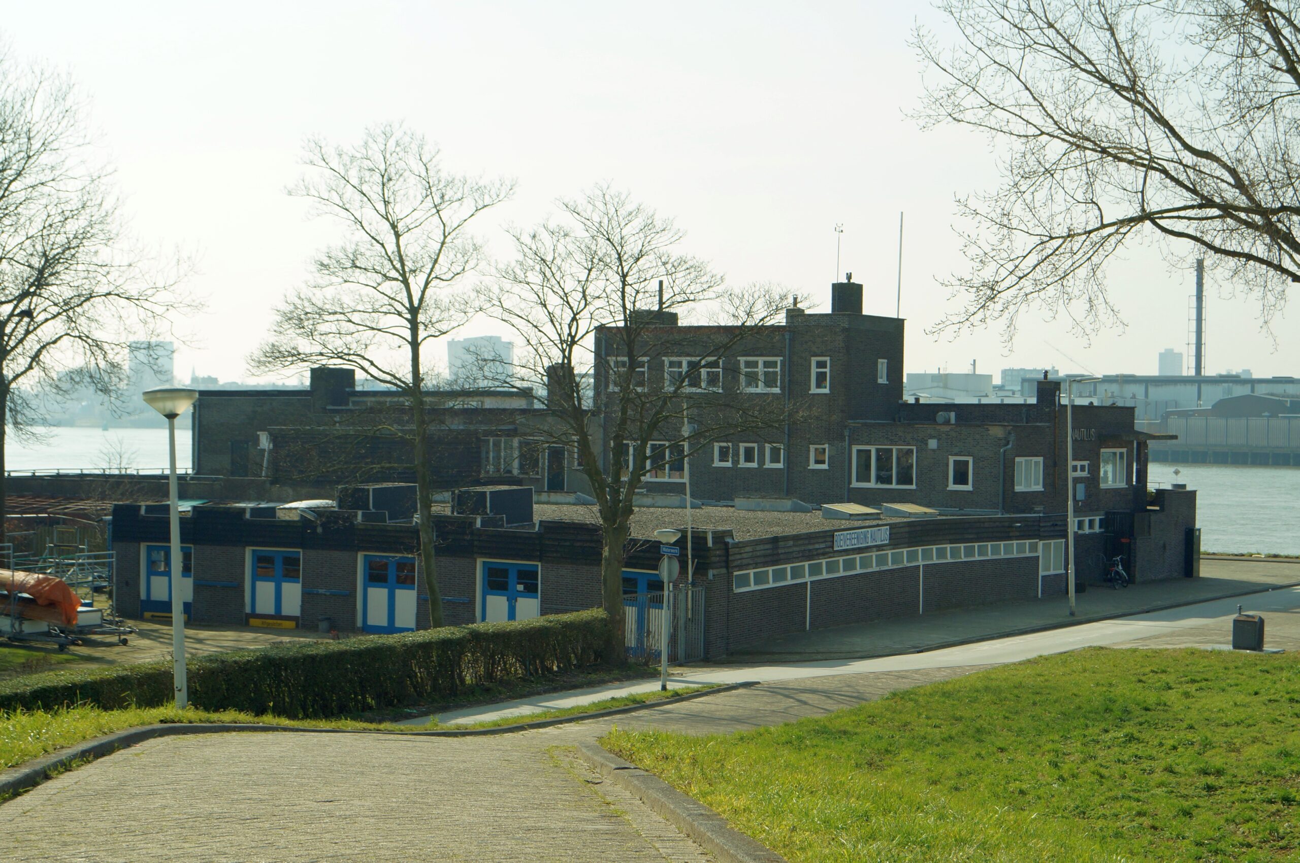 Clubhuis Nautilus aan de Oude Plantage in Rotterdam – Het Roeimuseum